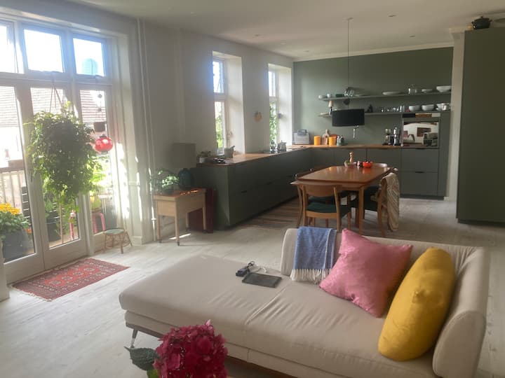 City, Close To Everything, Quiet Courtyard - 코펜하겐