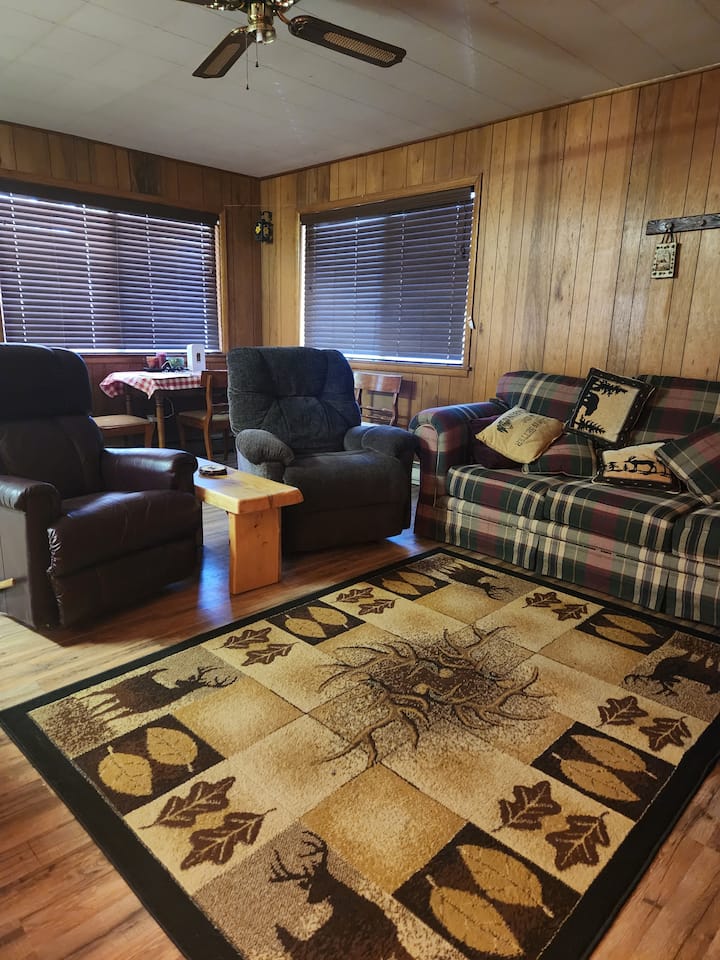 V.o's Bungalow/
The Amber Dawn - Lake Cascade, ID