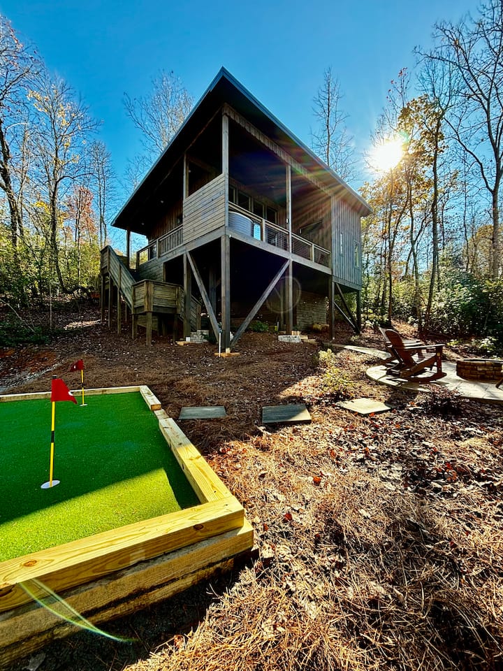 Luxury Treehouse, Hot Tub, Sauna, Pond, Golf Green - Dahlonega, GA