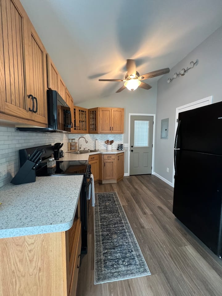 Clean & Cozy Retreat By The Lake - Chautauqua, NY