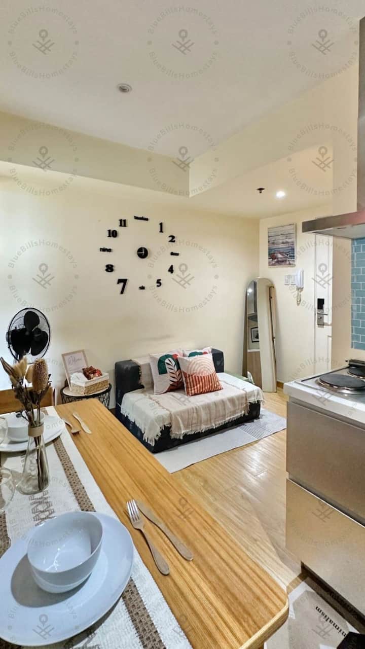 2br Condo Azure W/ ,Karaoke, Netflix & Board Games - Parañaque