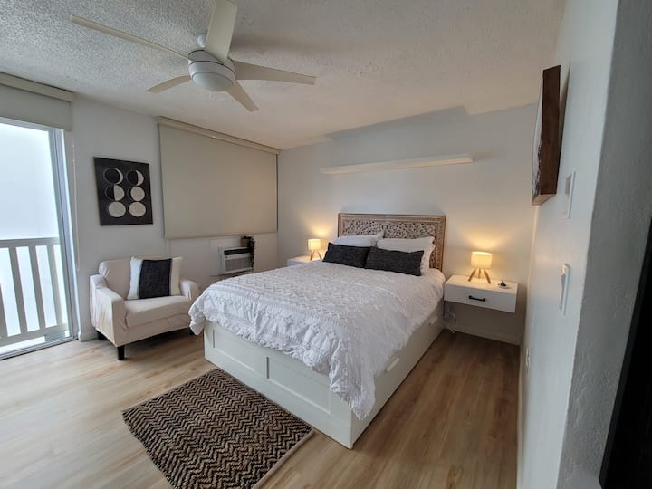 Isla Verde Beach & Waves Studio - San Juan, Puerto Rico