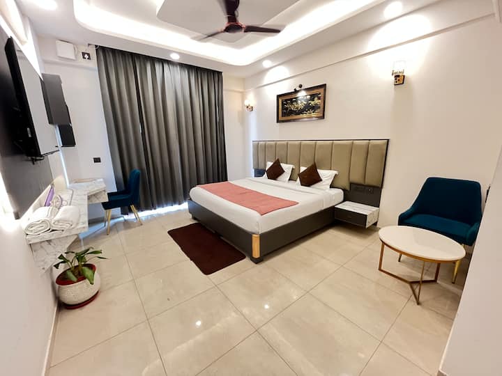 Luxuries Stay  In Omaxe Hazratganj Near Ekana - Lucknow