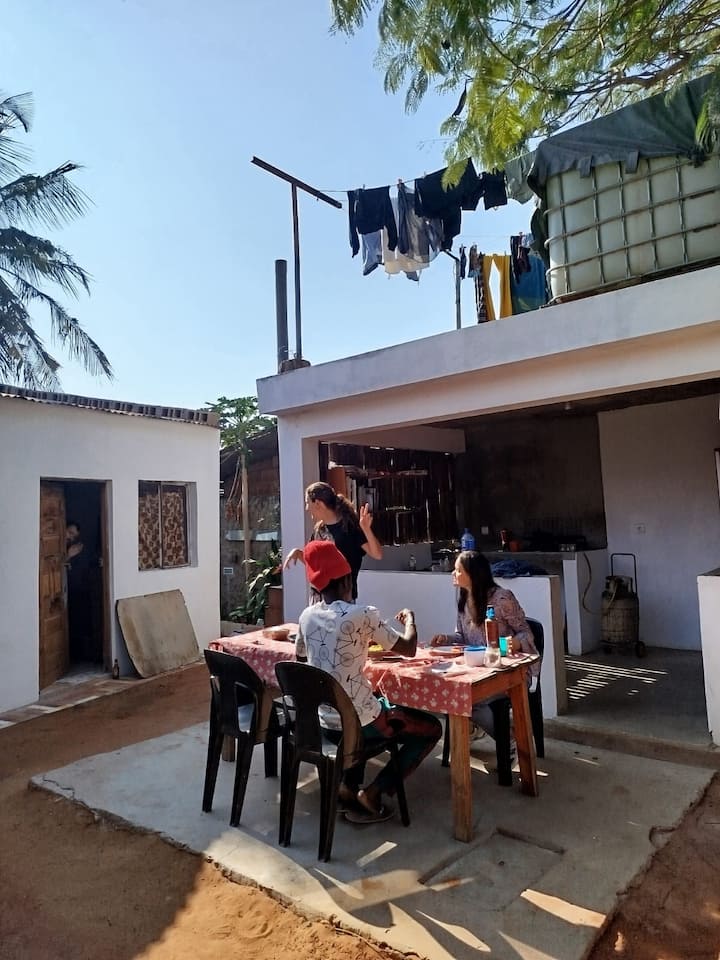 Stay Local: Double Room In African District - Maputo