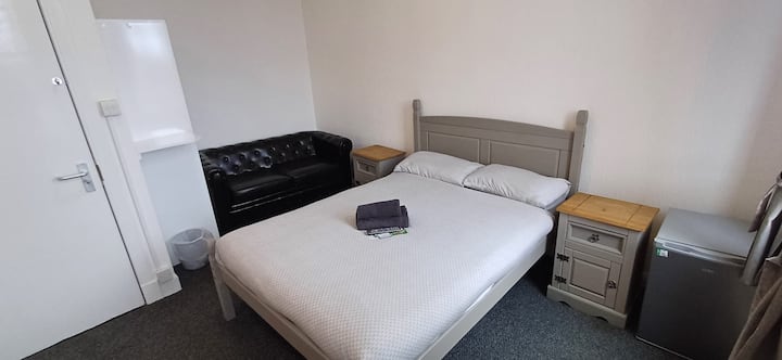 Royal 2 Dbl Off-suite Room In Flat In Kelty, Fife - Kinross