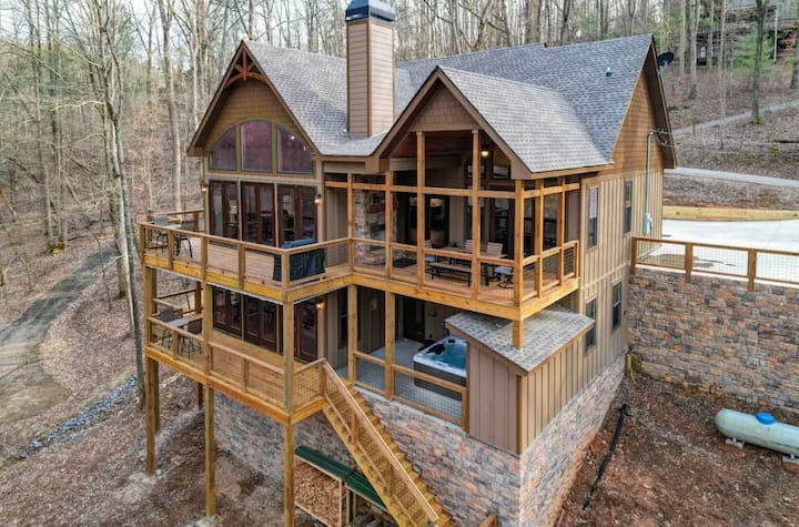 Riverfront Cabin — Hot Tub, Bar, & Fireplace - Ellijay, GA