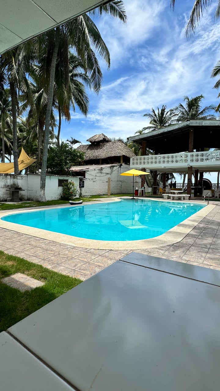 Amplia Casa De Playa Familiar | 1 Fila + Piscina - El Salvador