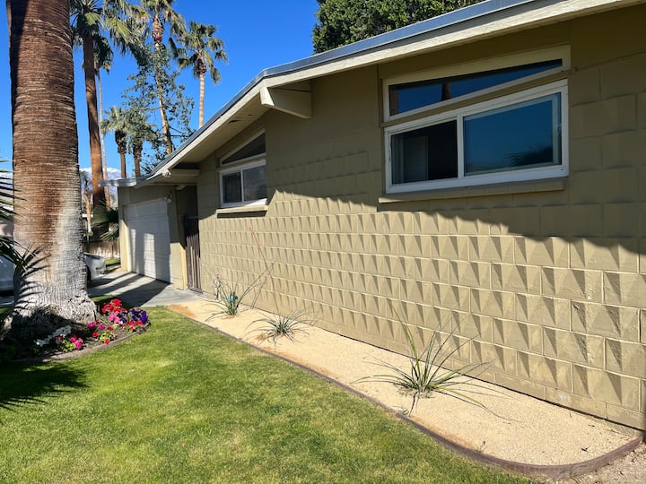 La Casa Entera - Palm Desert, CA