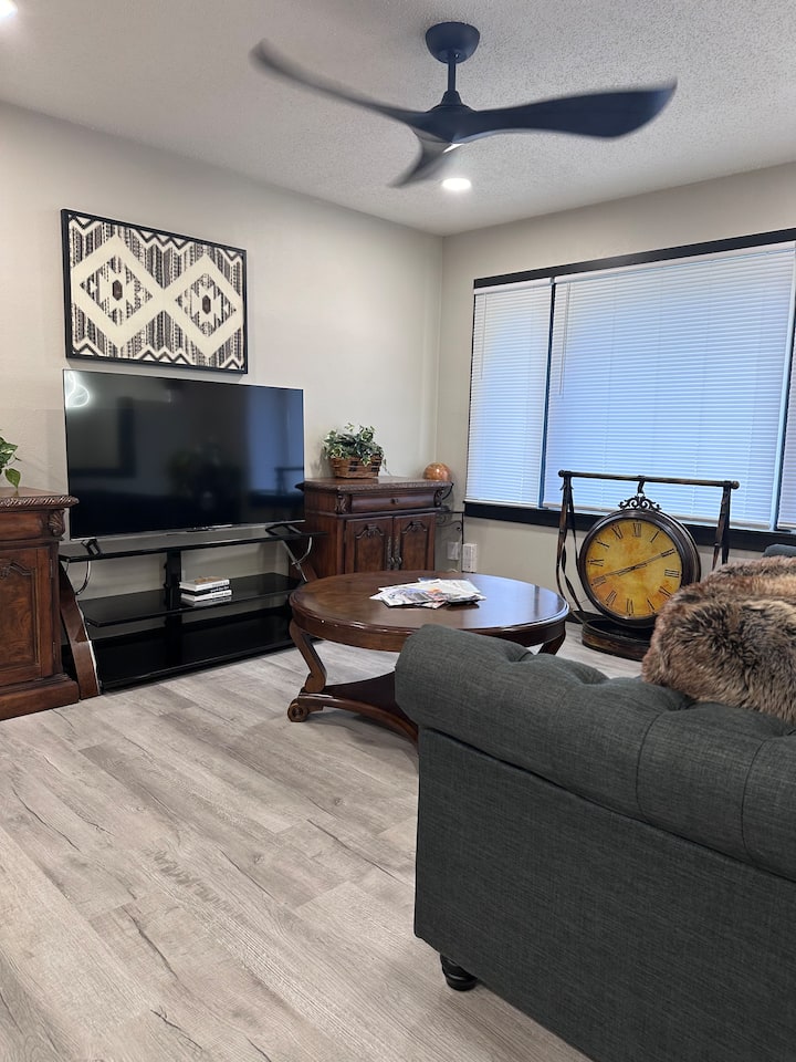 Corporate & Travelers 4 Bedrooms - Davenport, IA