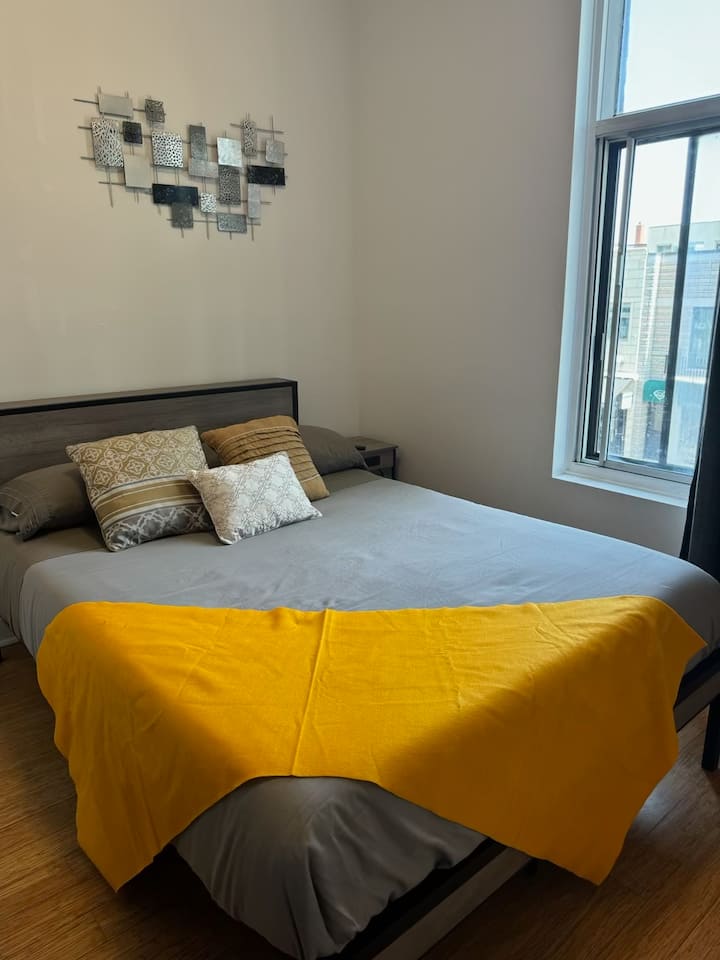 Authentic Studio - Little Italy - Laval, Canada