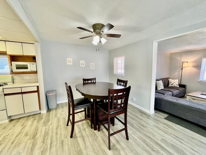 Cozy Home @ Lake Madison | Sleeps 8 | Dogs Allowed - Carousel, Madison