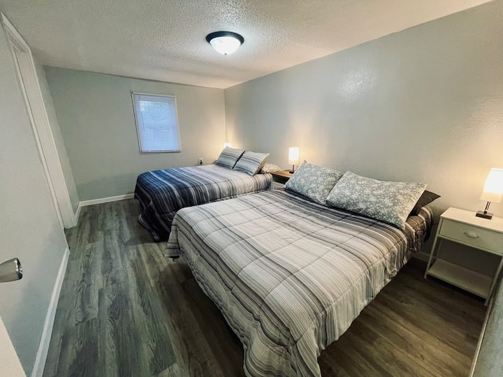 The Grandview Lake House | Sleeps 9 | Dog Friendly - Carousel, Madison