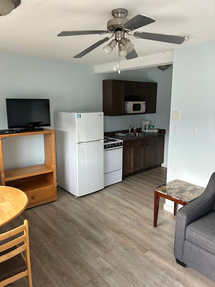 One Bedroom Courtyard Suite - Penticton