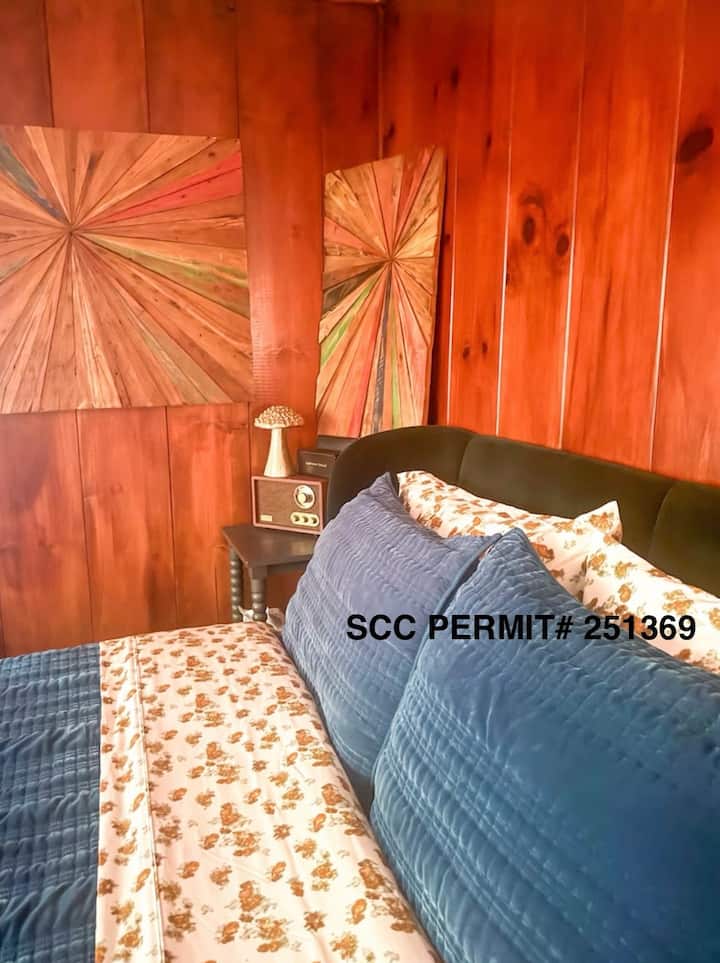 River Retreat Queen, Spa, Wood Burning Stove & Tea - Boulder Creek, CA