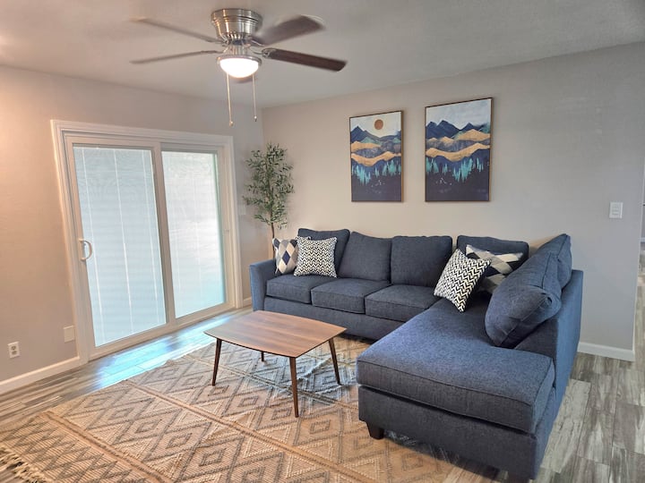 Spacious 4 Bedroom (Modern Minimalist) - Marysville, CA