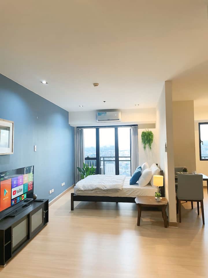 Poblacion Designer Pad | Free Pool, Gym & Smart Tv - Makati