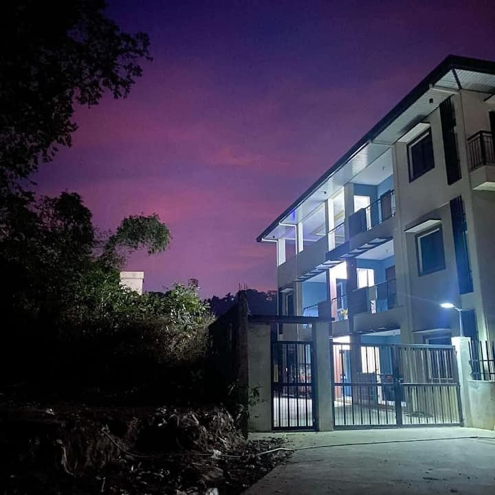 Stays Inn Vega’s 
Budget Friendly New Apt W/a View - Olongapo