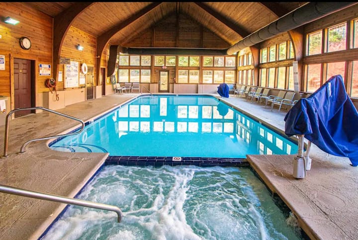 Jaybird’s Nest @ Lake Lure, Rumbling Bald Passes - Lake Lure, NC