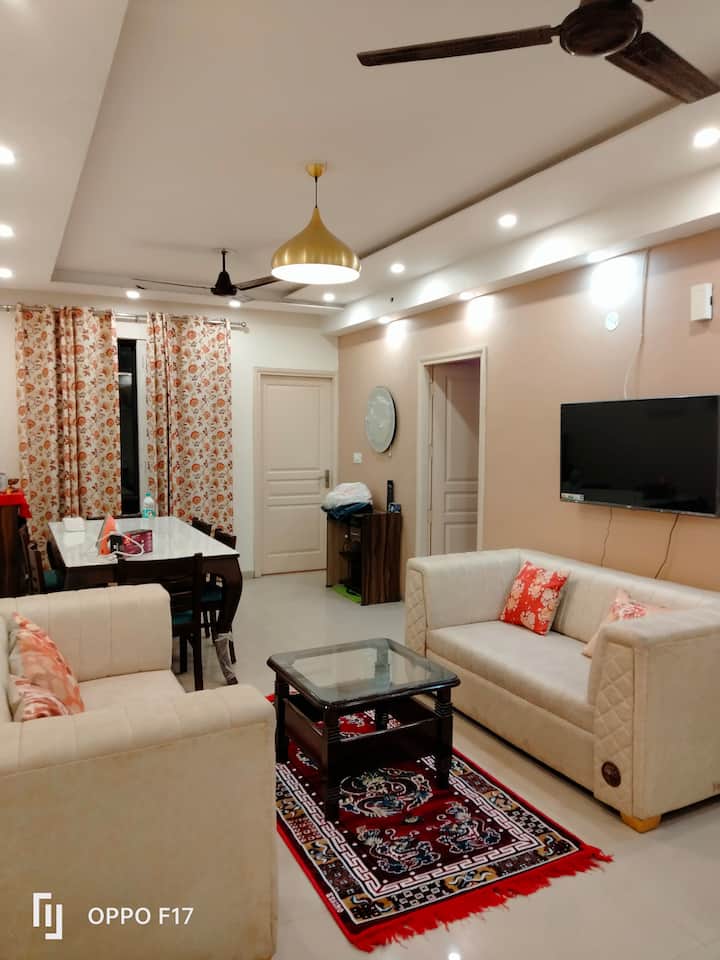 Entire Flat Of 2 Bedrooms & 2 Bathrooms , Gf, Lawn - ノイダ