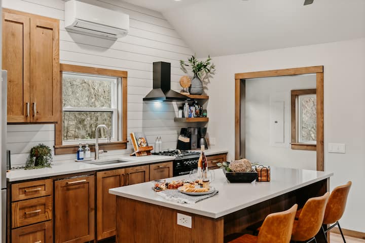 The Craftsman’s Cottage | Park & Creekside Luxury - Sheridan, WY