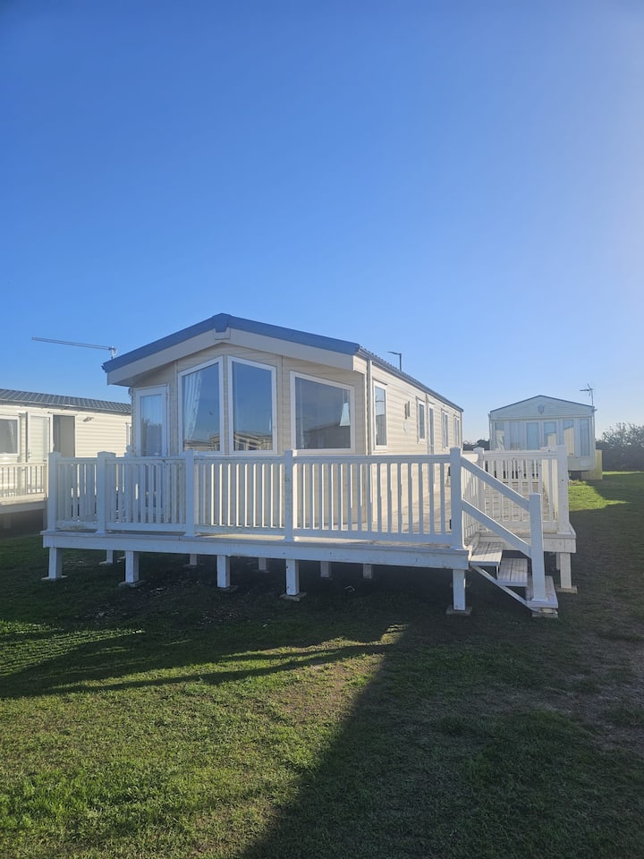 Beachfront 3 Bedroom Caravan - Dymchurch