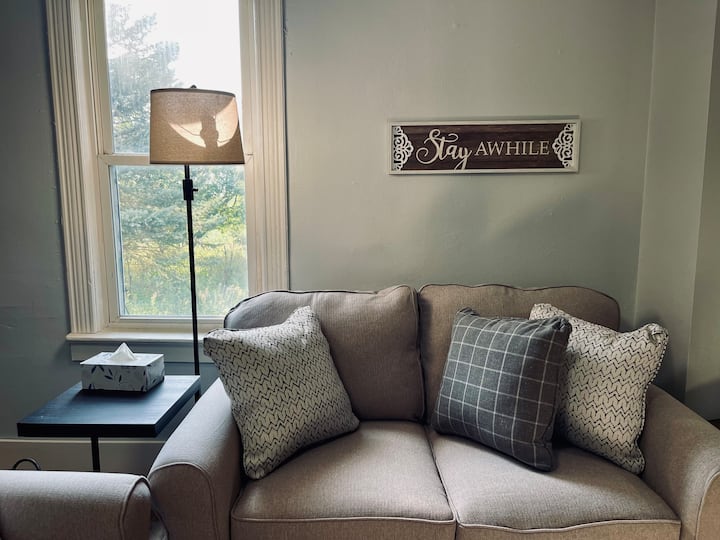 Spring Valley Stays • Cozy Farmhouse Retreat - South Dakota