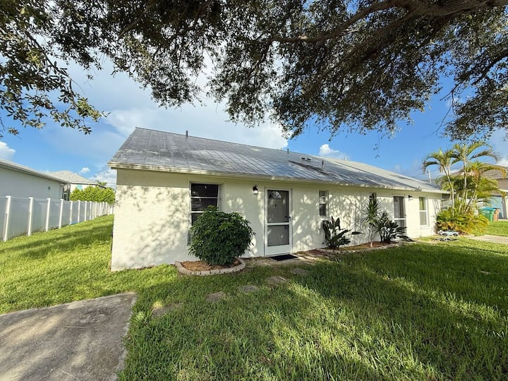 Cozy 2 Bedroom Home. Cape Coral - Cape Coral, FL