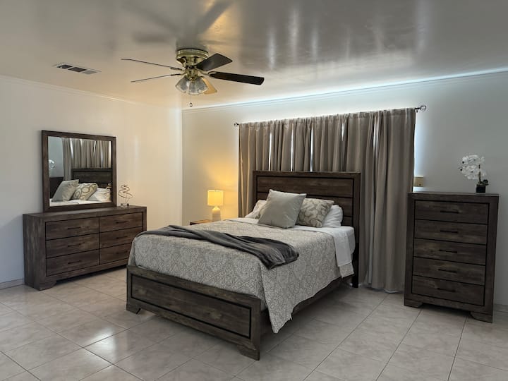 Modern 3br/2br Home 20 Min Las Vegas Strip - Las Vegas