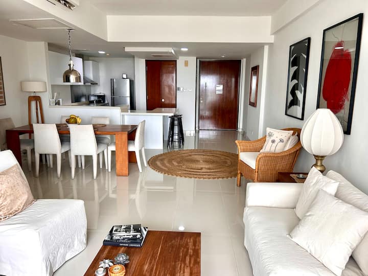 City Retreat With Spectacular Lake And City Views - Colombo