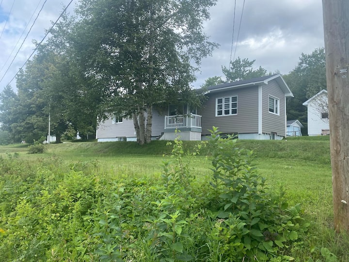 Maison Près De La Ville Et Des Piste De Motoneige - Saguenay