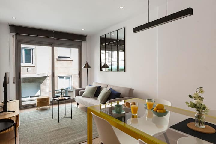 Ab Les Corts, Apartment With Double Bed And Single Bed. - Barcelona