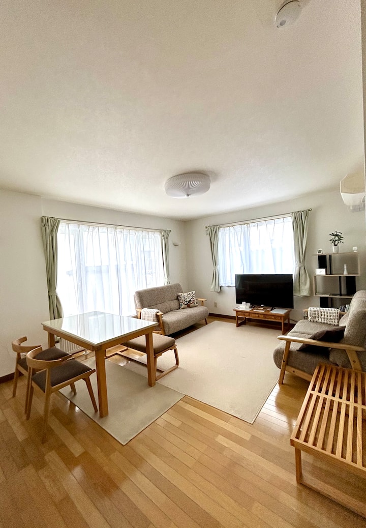 札幌中心部まで10分｜駅徒歩2分の一軒家｜2ldk・無料駐車場・コンビニ前 ・禁煙｜全室エアコン完備 - Sapporo