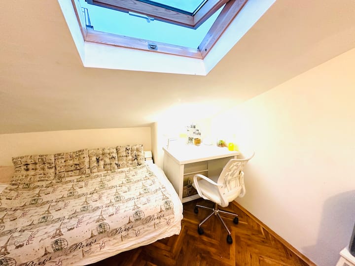 Cozy Budget Loft In The Heart Of Sofia City Center - Sofía