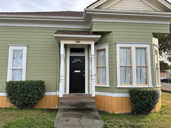 Pine Street Retreat - Arcata, CA