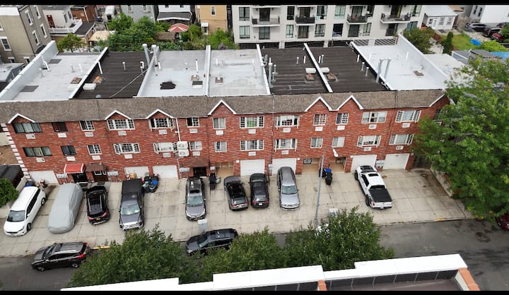 Cozy Brooklyn Apartment - Brooklyn, NY