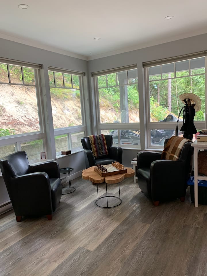 2 Bedroom 2.5 Bath Suite With Hot Tub And Sauna - Sechelt
