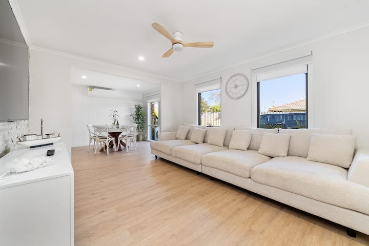 Newly Renovated Hidden Gem, Walk To Mccrae Beach! - Dromana
