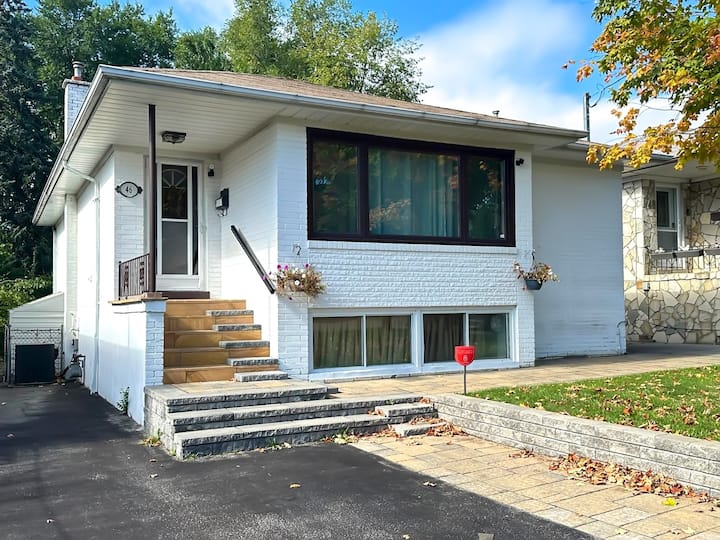 Zini-marefia: 3 Br Furnished Free Parking - Toronto