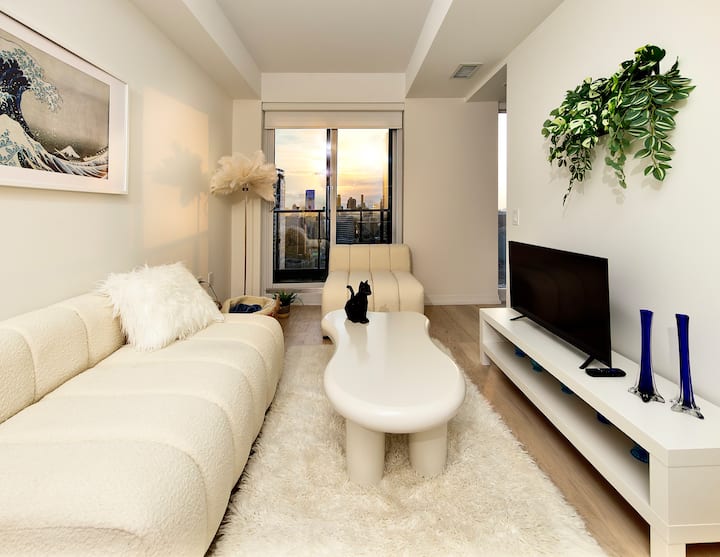 Luxury 3br Downtown Condo With Skyline Views - Toronto