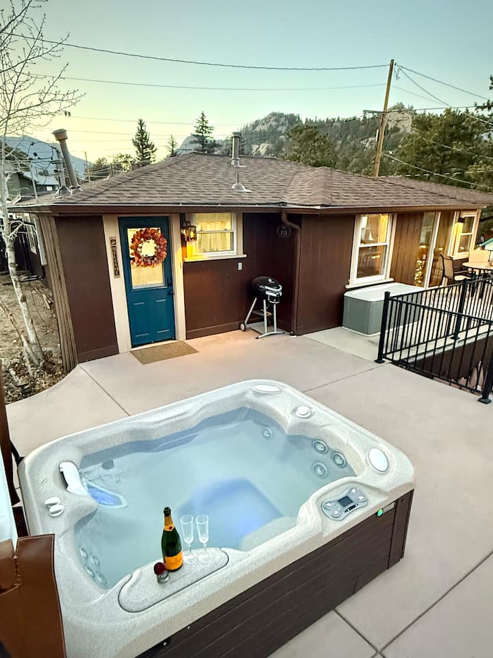 Walkable Downtown Cabin W/hot Tub/fireplace/ac/wd - Estes Park, CO