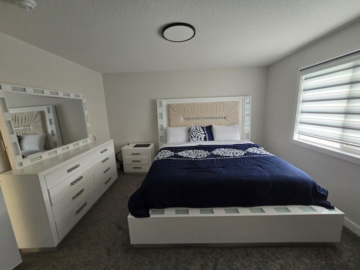 High Quality Quiet Room (I) Away From Home - Saint Albert