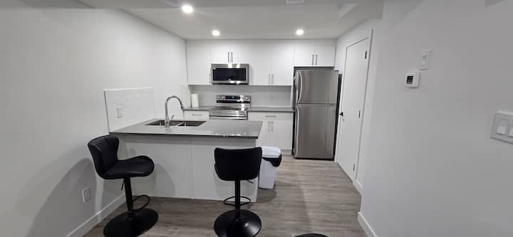 Cozy New Private Legal Basement - Saint Albert