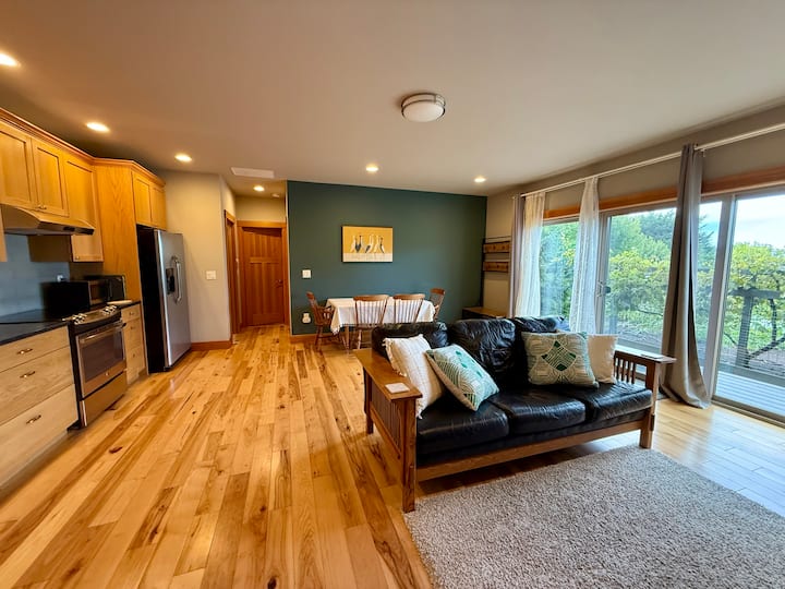 Samish Hill Garden Apartment - Bellingham, WA