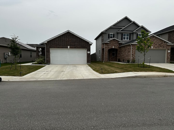 Modern Home Away From Home W/ev Charger - Universal City, TX