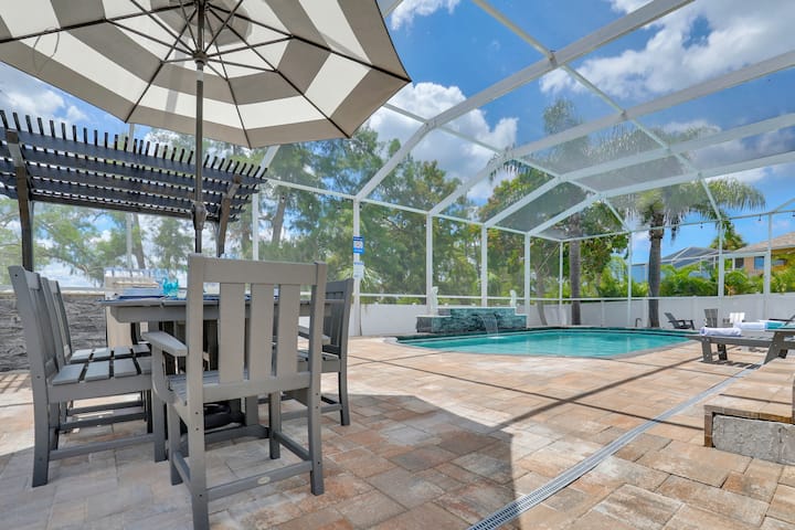 •	Beautiful Florida Home • Heated Pool • Private & - Apollo Beach, FL