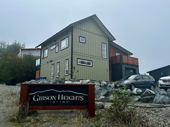 Solar Powered Gibson Heights Guesthouse - Tofino