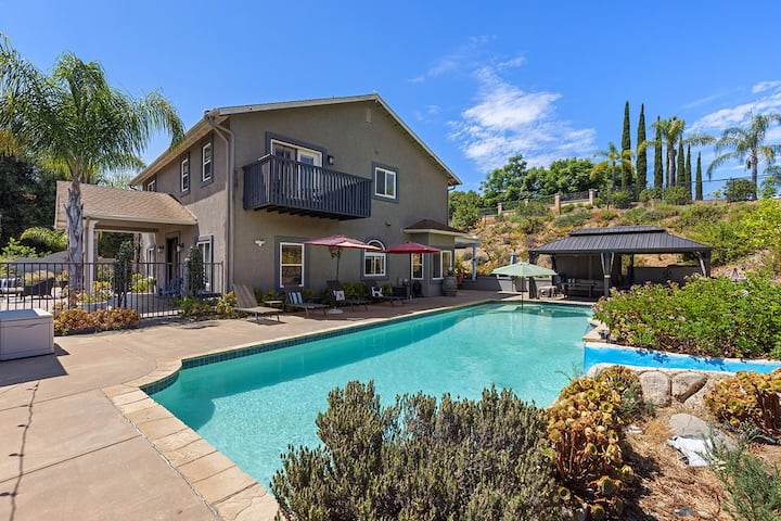 Resort Style Home! Large Pool &Hottub &Bbq! - Valley Center, CA