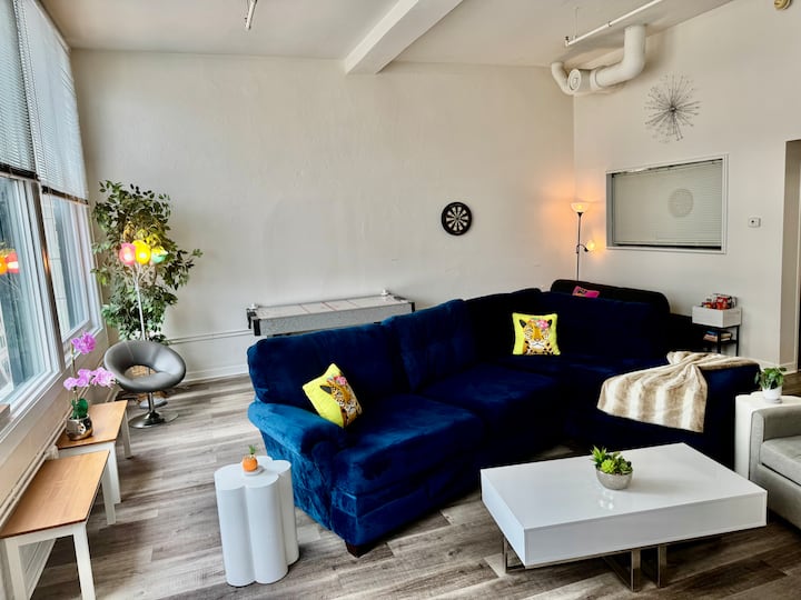 King Bed~2bdr ~Spacious Sleeps 8~skywalk Dwtn Indy - University Heights – Indianapolis