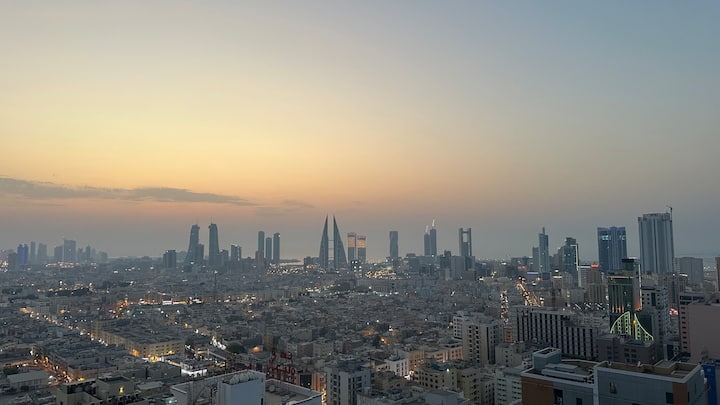 High Floor 31  Skyline View & Pool - Manama
