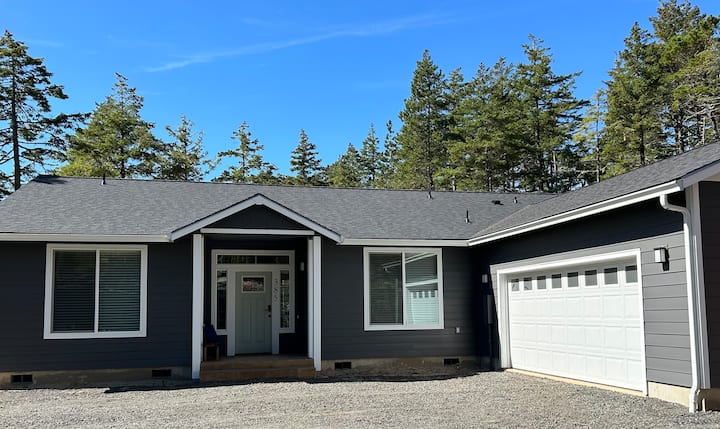 Salty Dunes Home On 5 Acres With Dune Access - Umpqua Lighthouse State Park, Reedsport